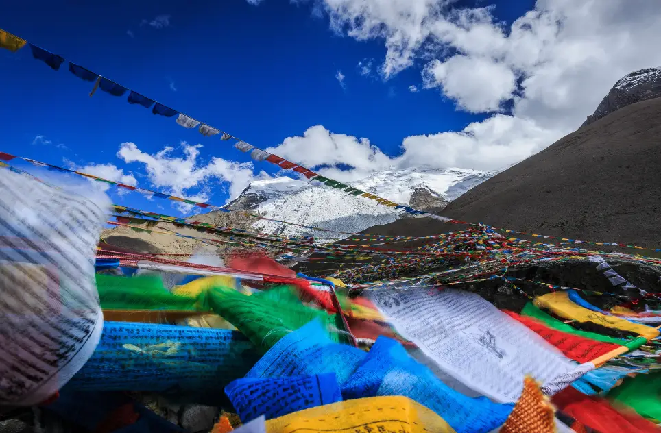 Tibetan Prayer Flags: Colors, Meaning & Cultural Significance